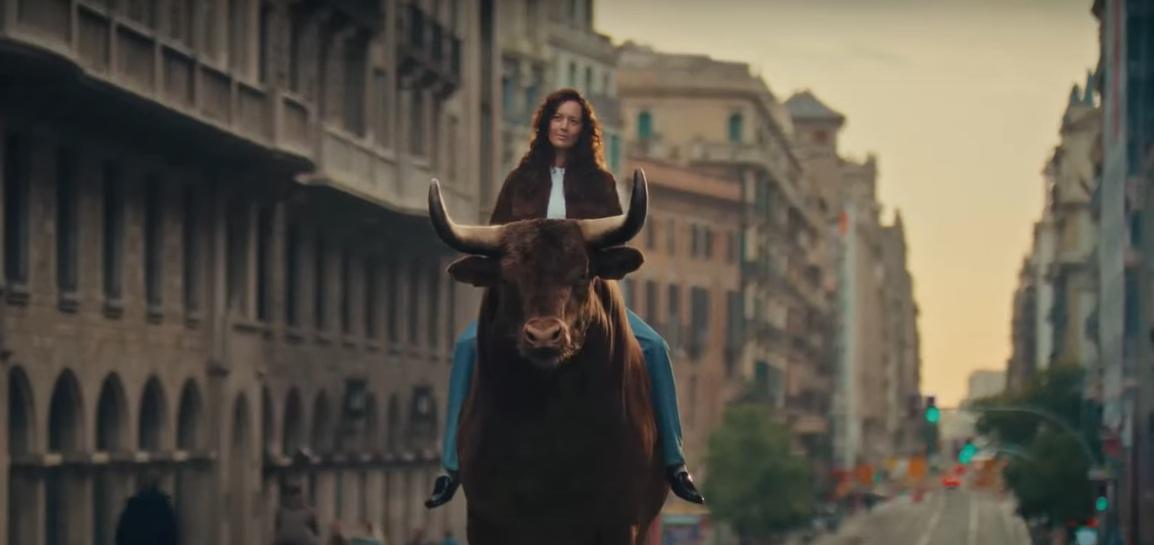 Swissquote launches new brand campaign: Take your finances by the horns ...